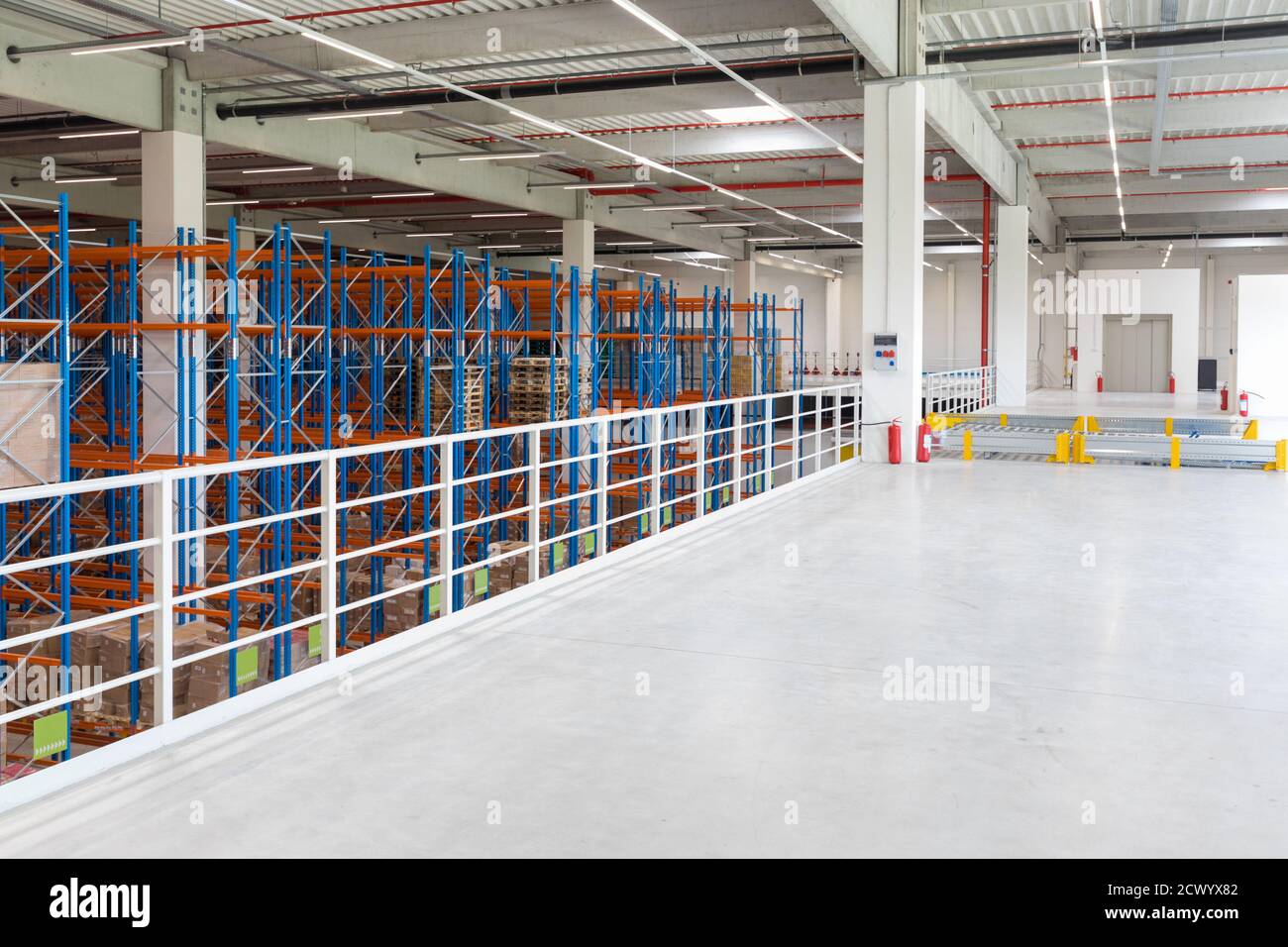 Empty Floor Space in Distribution Warehouse Interior Stock Photo - Alamy