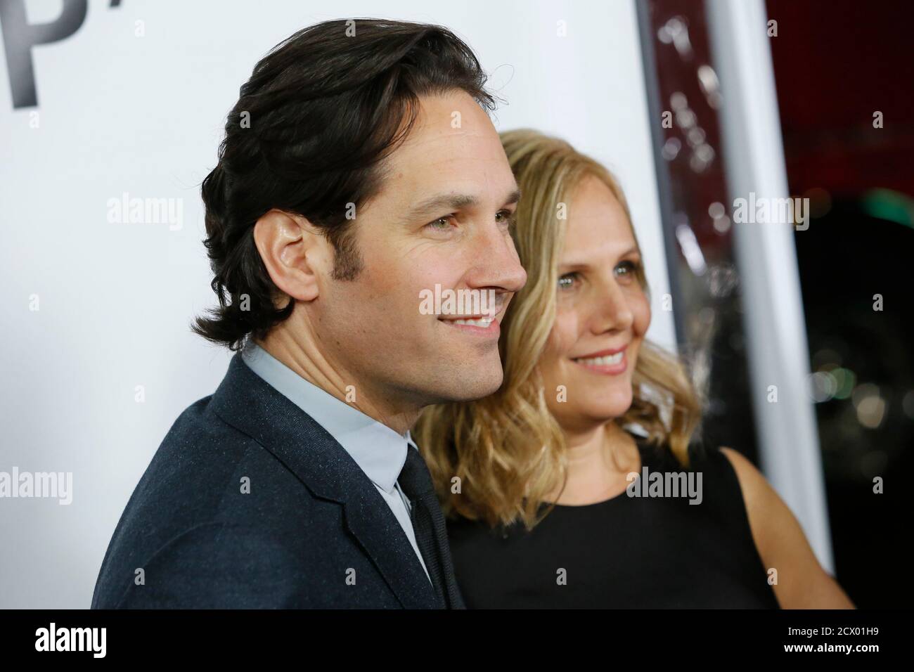 Paul rudd and wife julie yaeger hi-res stock photography and images - Alamy