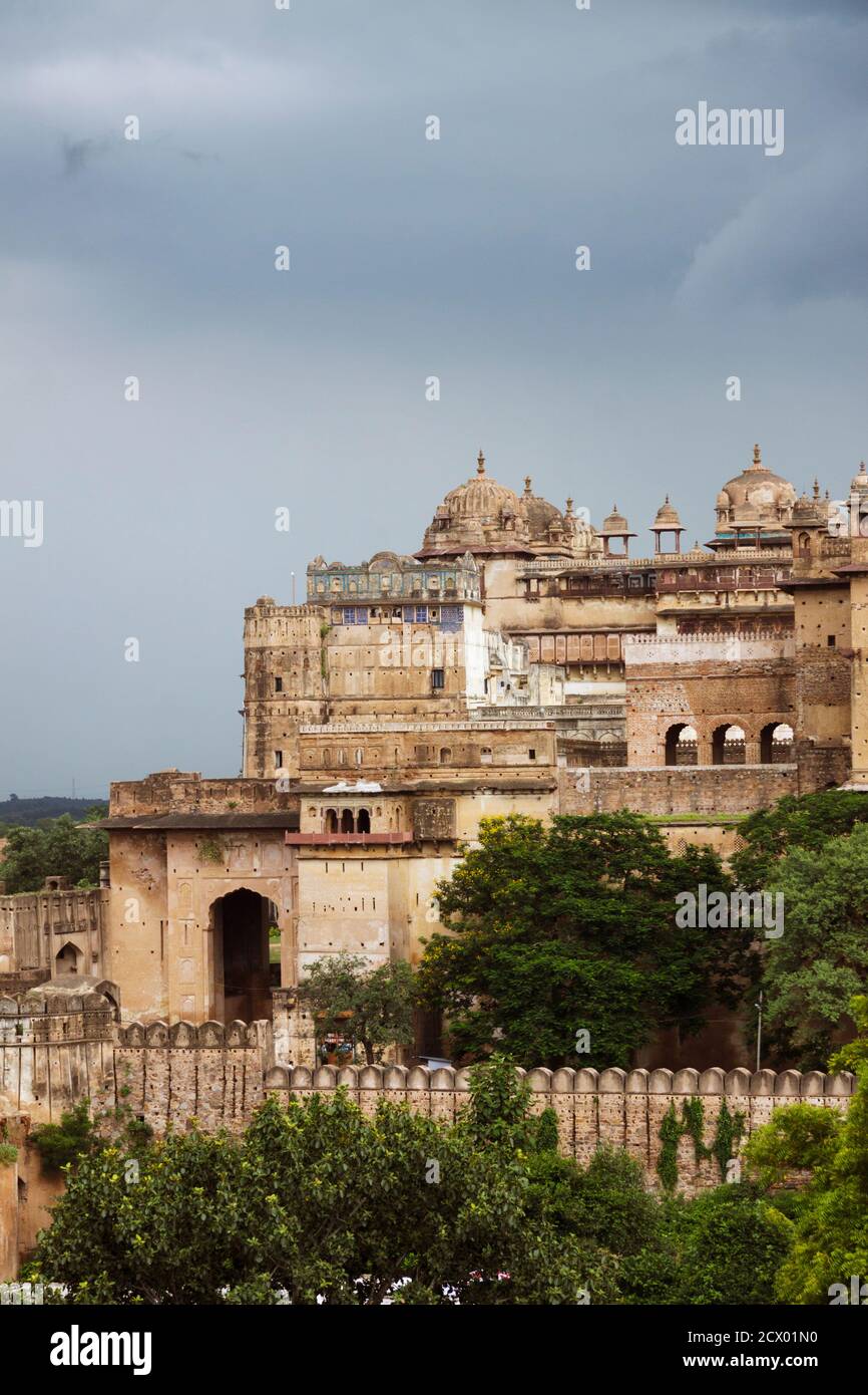Orchha, Madhya Pradesh, India : General view of the Orchha Fort complex ...