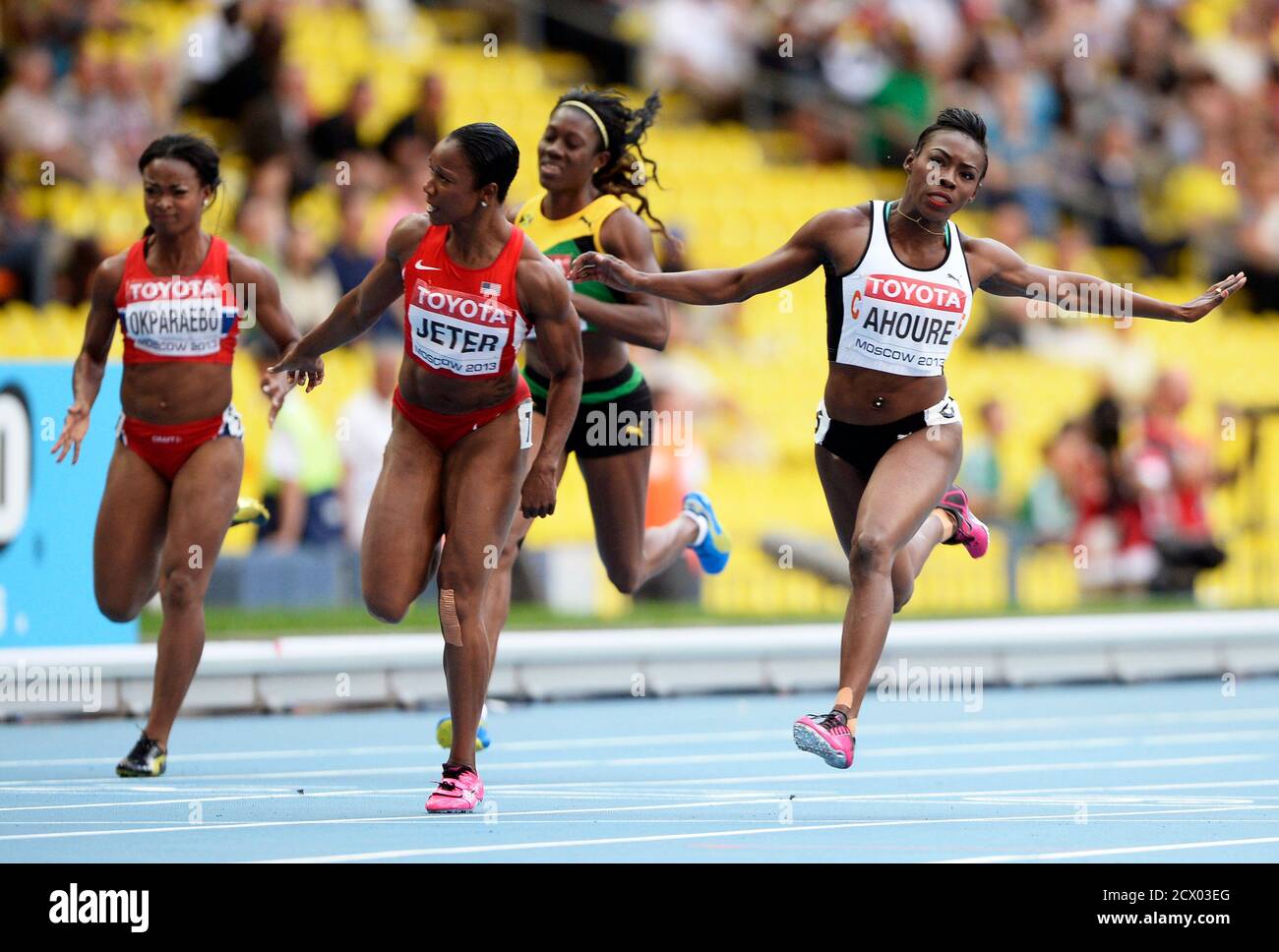 Carmelita jeter finish line hi-res stock photography and images - Alamy