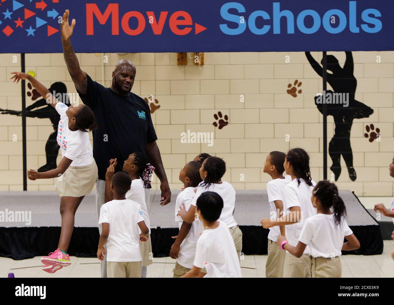 Shaquille oneal and children hi-res stock photography and images - Alamy