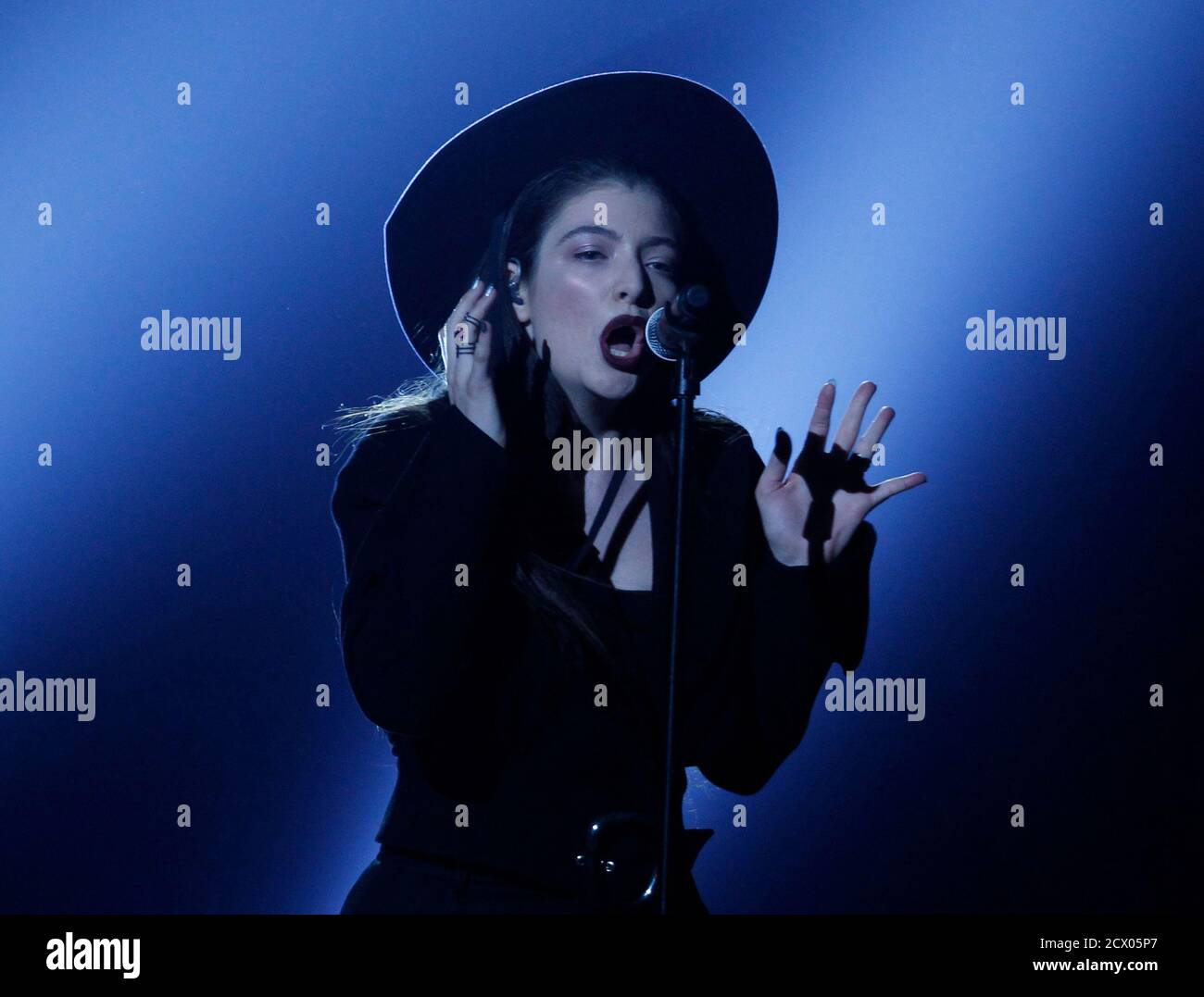 Lorde singer hi-res stock photography and images - Alamy