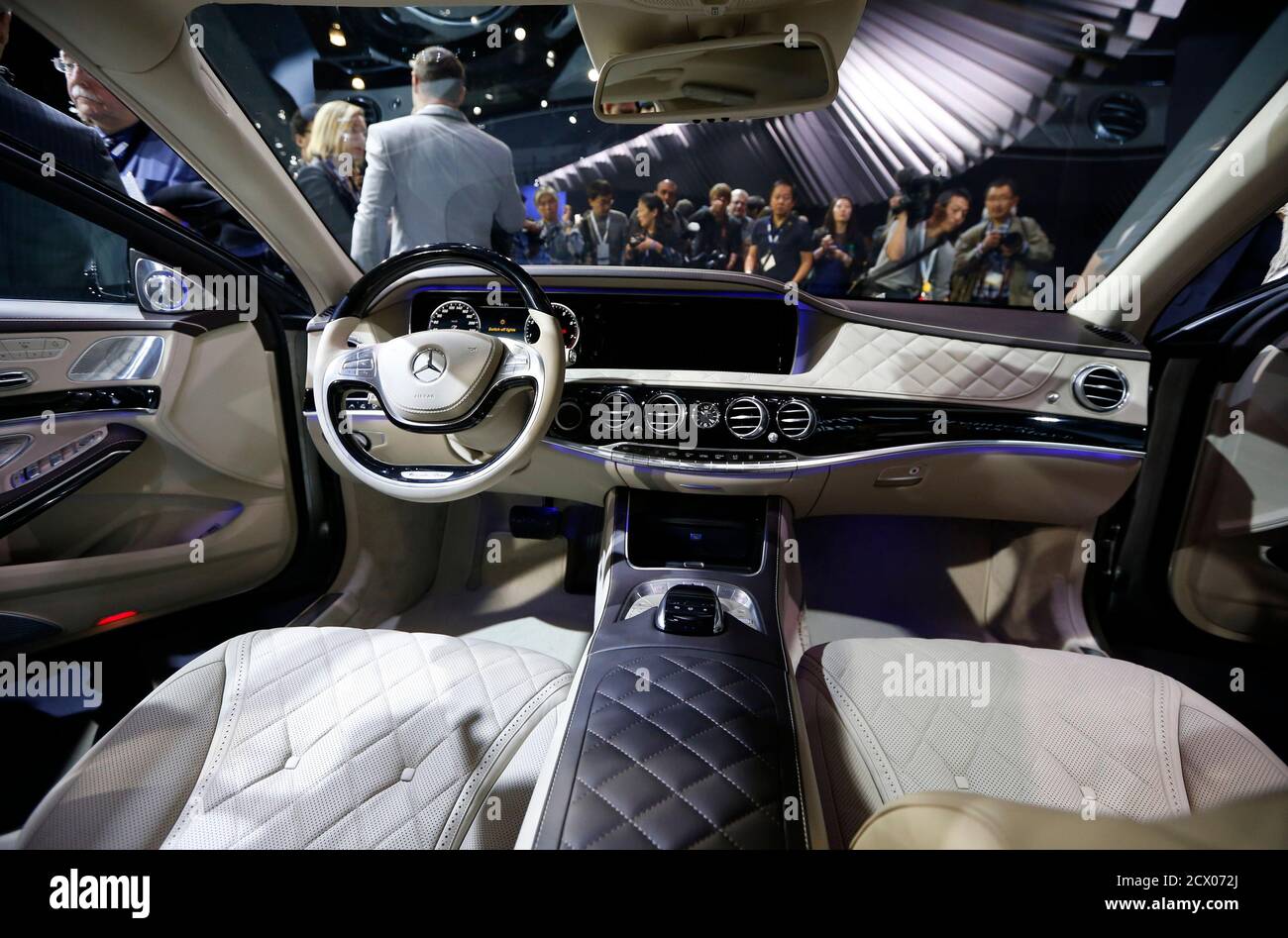 Mercedes maybach s class hi-res stock photography and images - Alamy