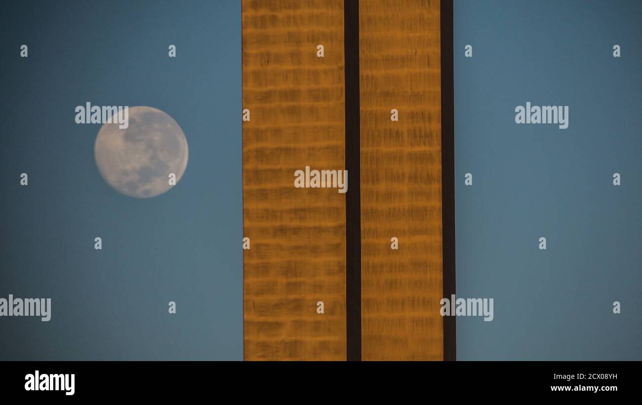 Melbourne Australia, Moon rise over the Bolte Bridge Melbourne Stock ...