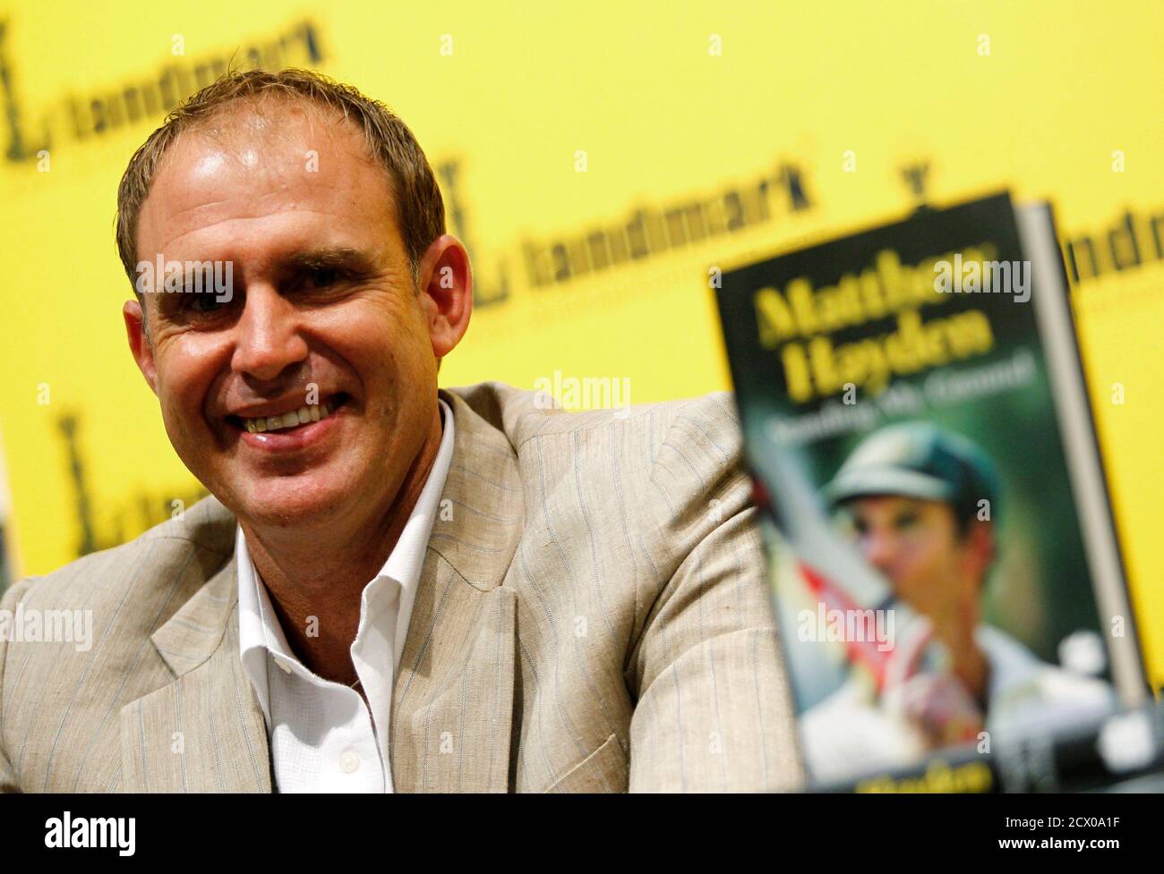 Australian cricket player hi-res stock photography and images - Alamy