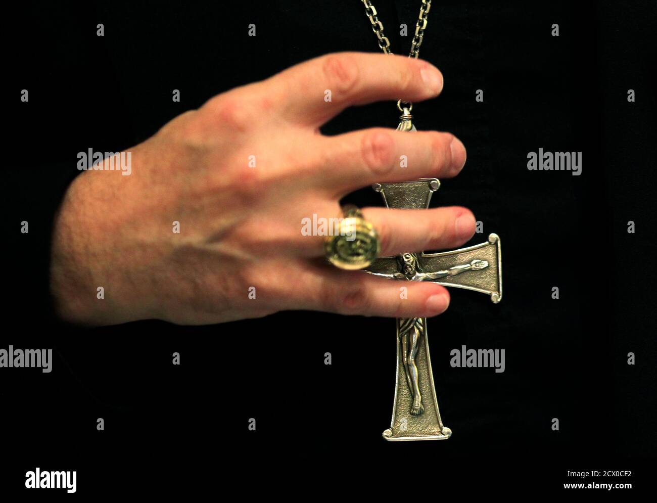 Pectoral cross bishop hi-res stock photography and images - Alamy