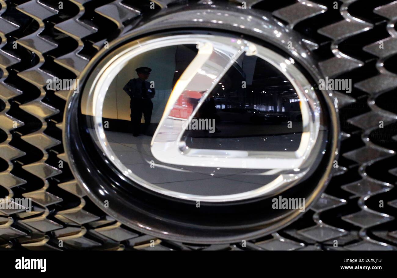 Logo lexus car brand High Resolution Stock Photography and Images - Alamy