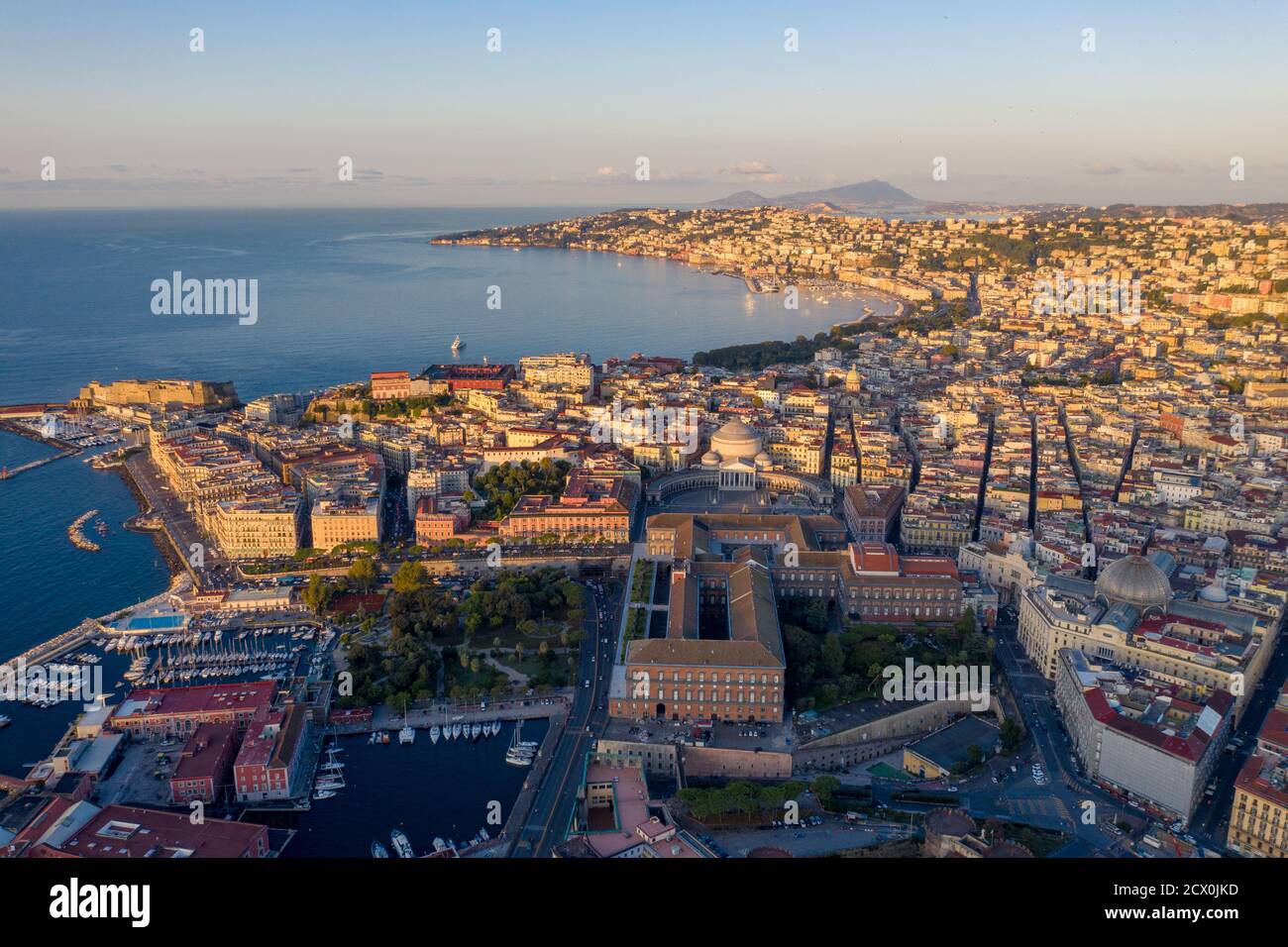 Napoli, lo splendido centro storico Stock Photo - Alamy
