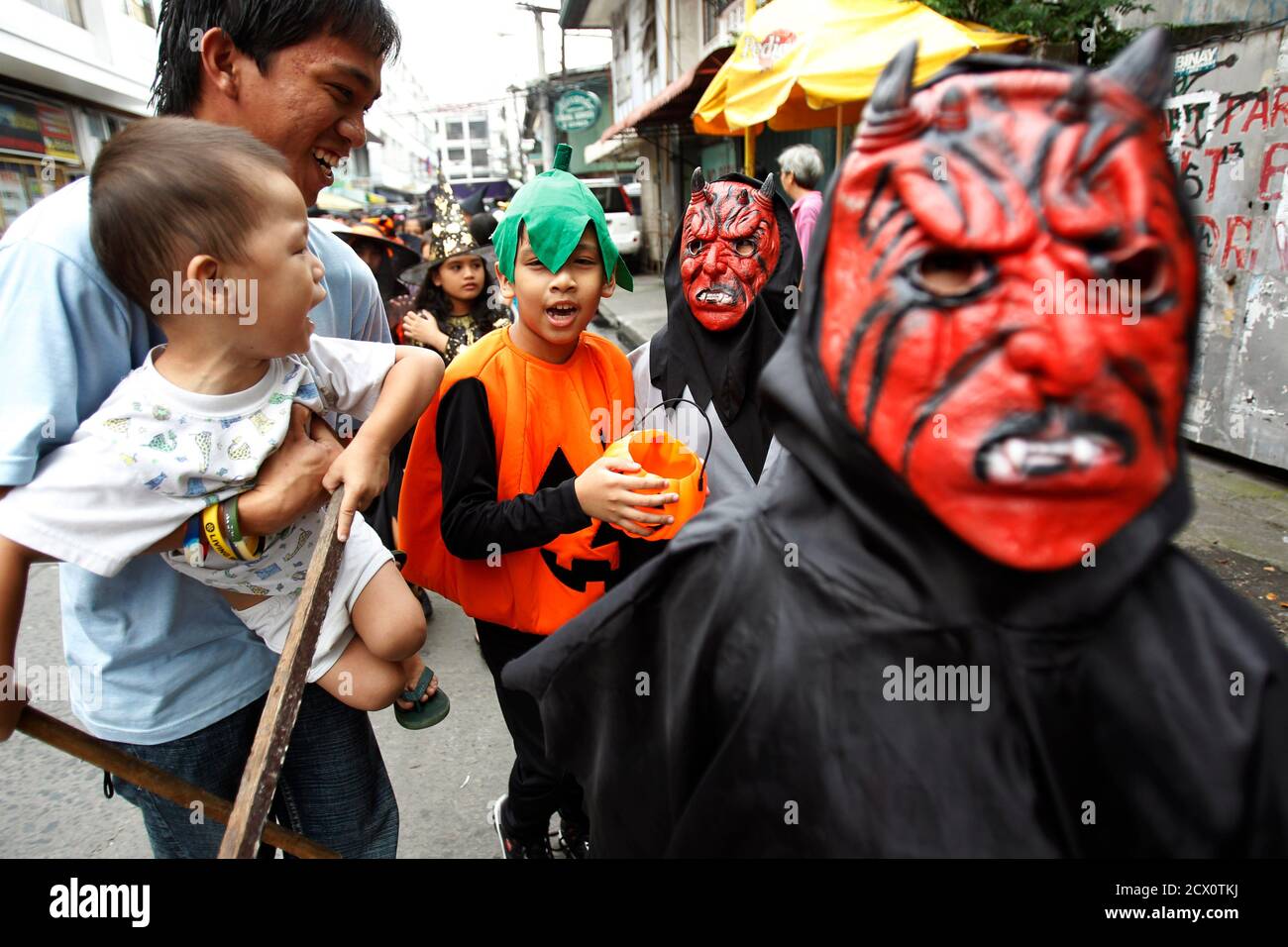 Philippine costumes hi-res stock photography and images - Alamy