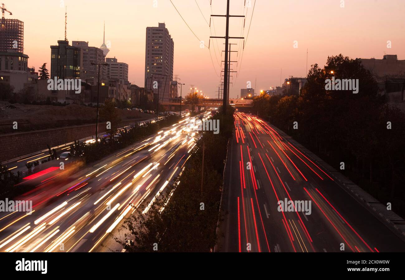 Los angeles highway traffic pollution hi-res stock photography and ...