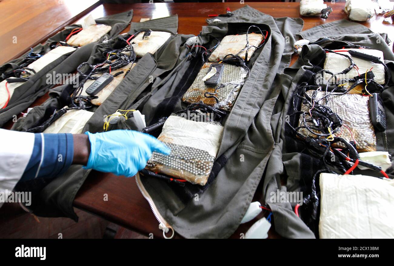 Bomb expert hi-res stock photography and images - Alamy