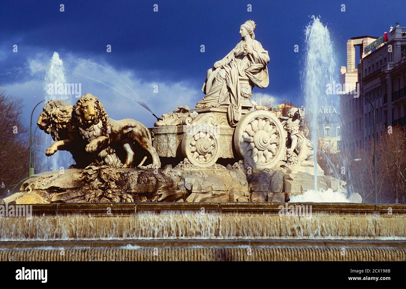 Fuente de la cibeles hi-res stock photography and images - Alamy