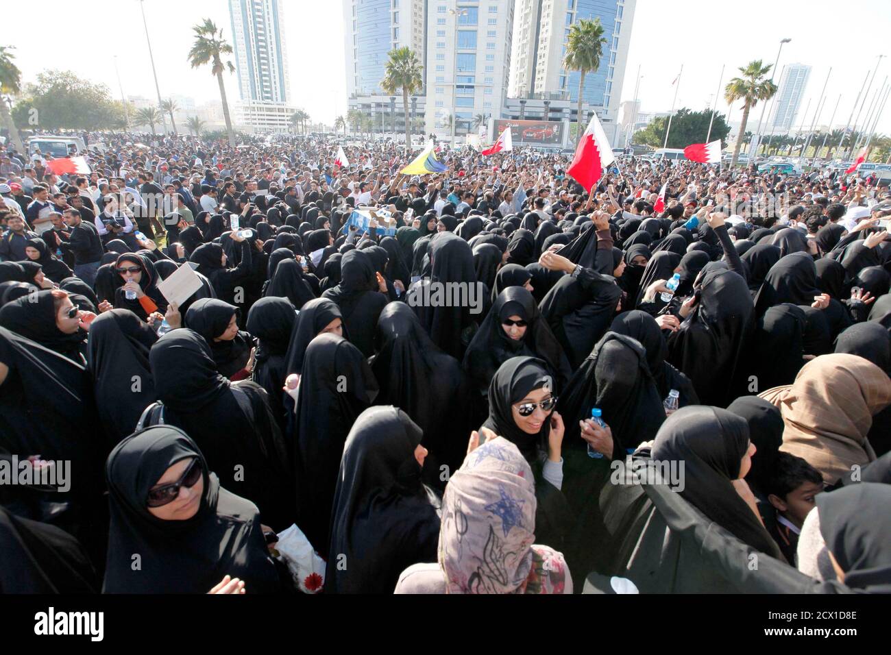 Pearl roundabout manama bahrain hi-res stock photography and images - Alamy