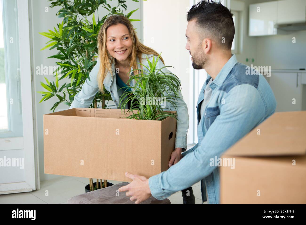 young people moving in Stock Photo - Alamy