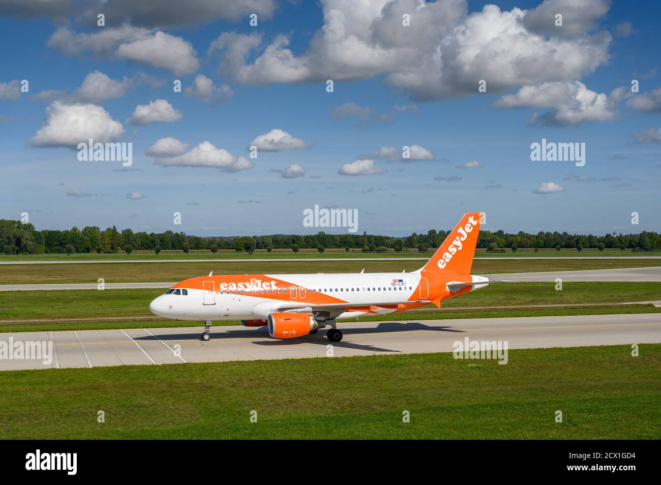 Airbus a319 cockpit hi-res stock photography and images - Alamy