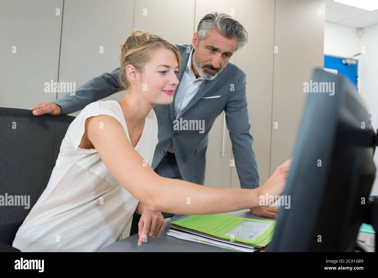 boss talking to his employee Stock Photo - Alamy