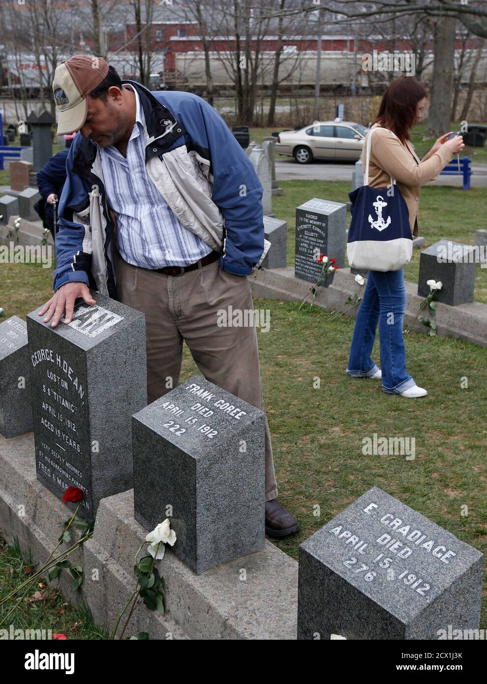 Titanic victim hi-res stock photography and images - Alamy