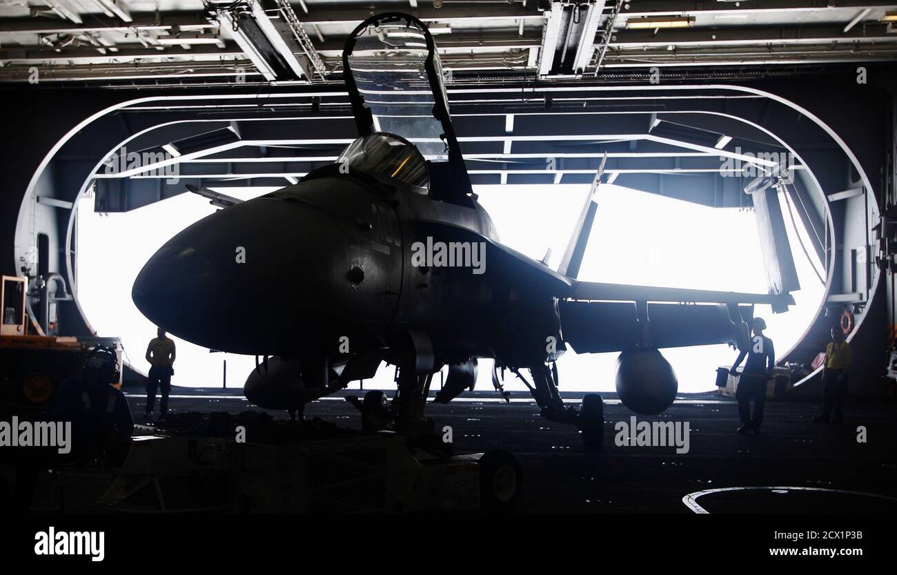 Uss nimitz aircraft carrier hi-res stock photography and images - Alamy