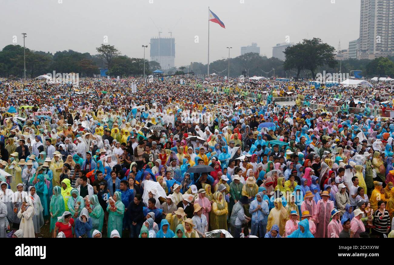 Crowd manila philippines people hi-res stock photography and images - Alamy