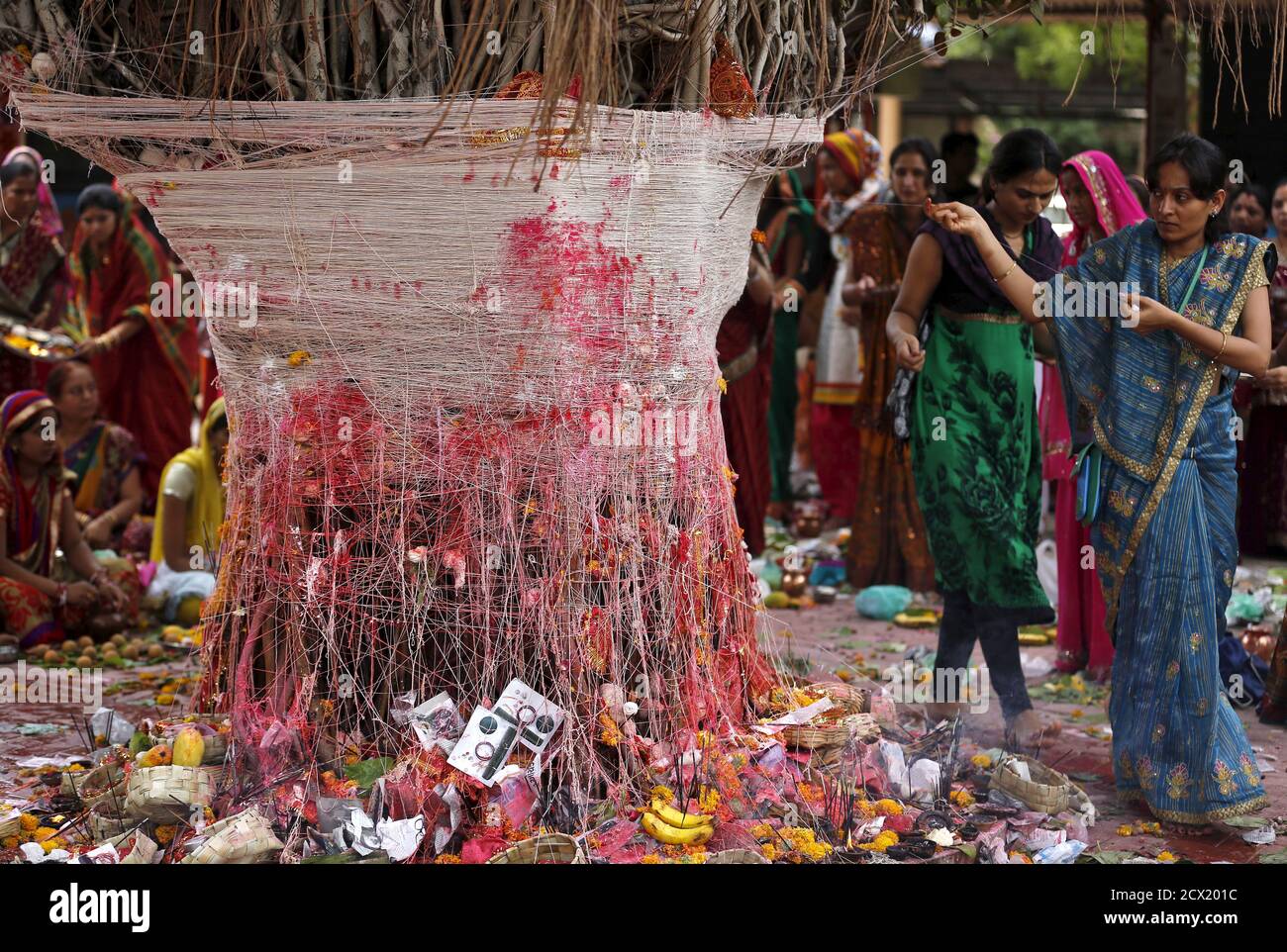 Banyan tree threads hi-res stock photography and images - Alamy