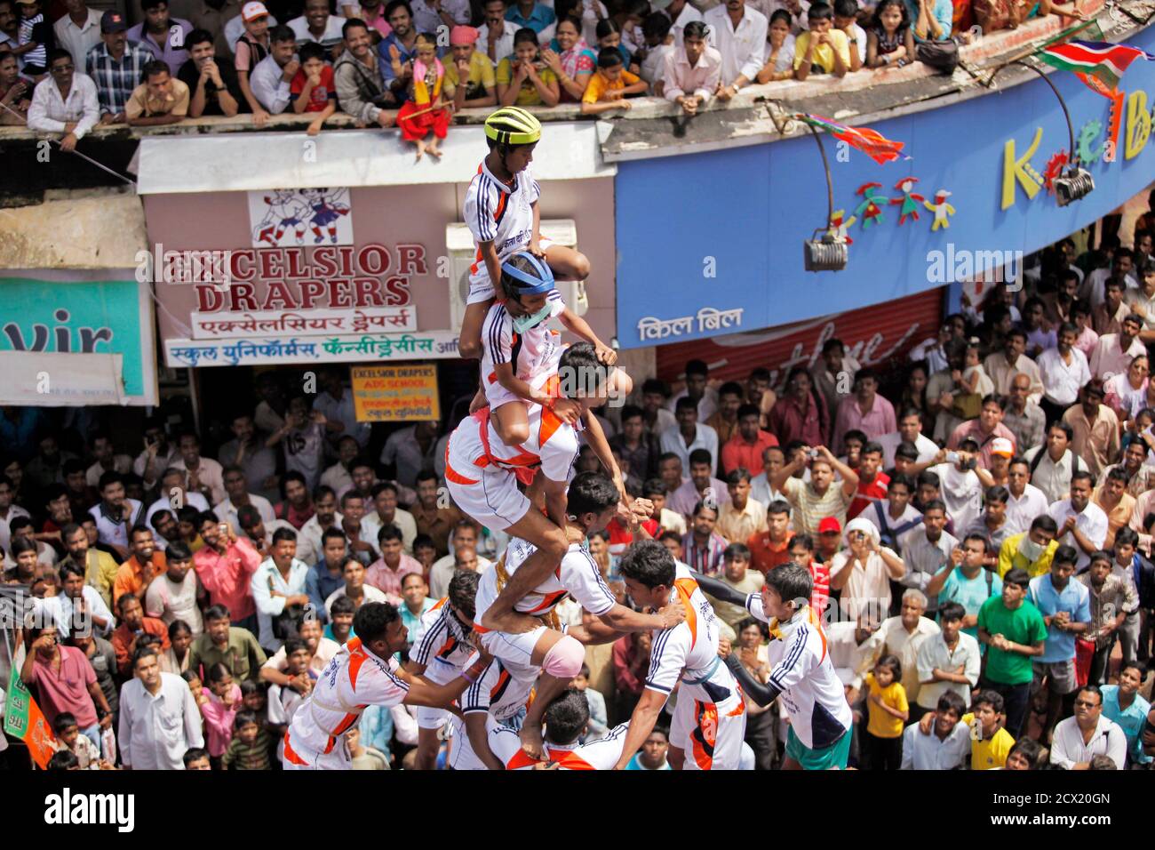 Human pyramid in crowd on hi-res stock photography and images - Alamy