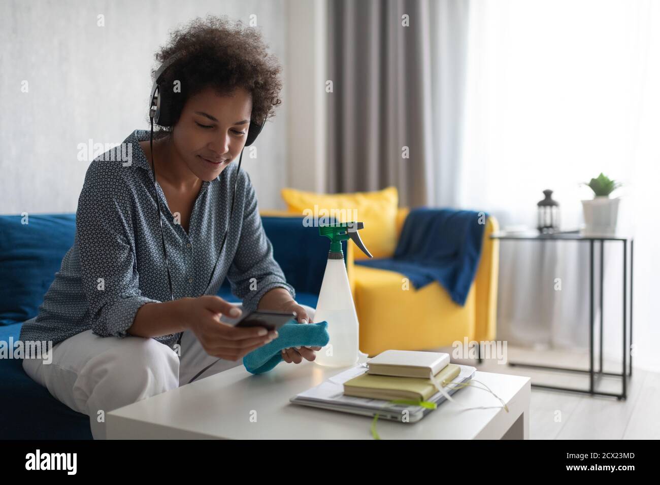 Listen 35 years hi-res stock photography and images - Alamy