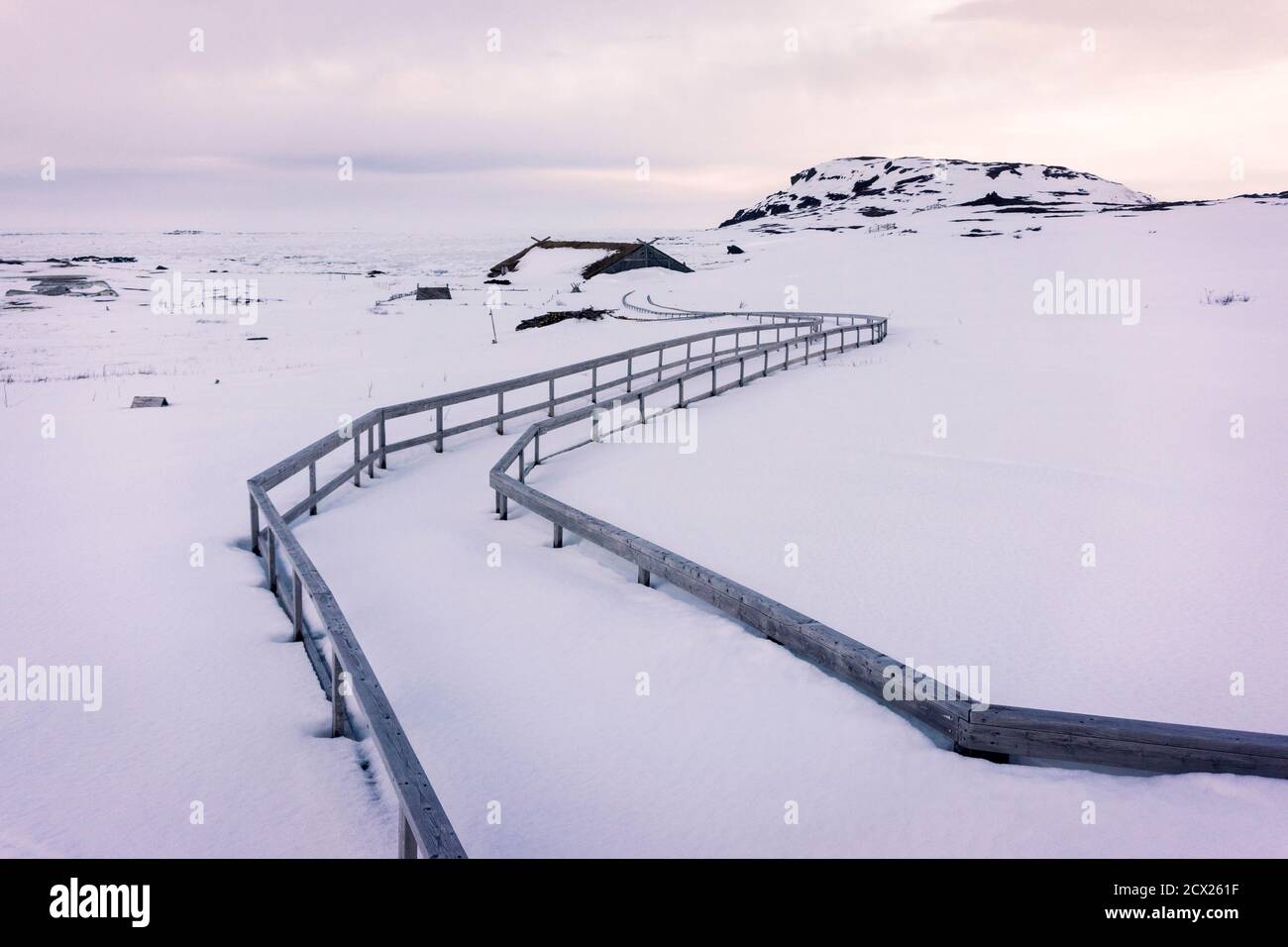 Snow on railings hi-res stock photography and images - Alamy