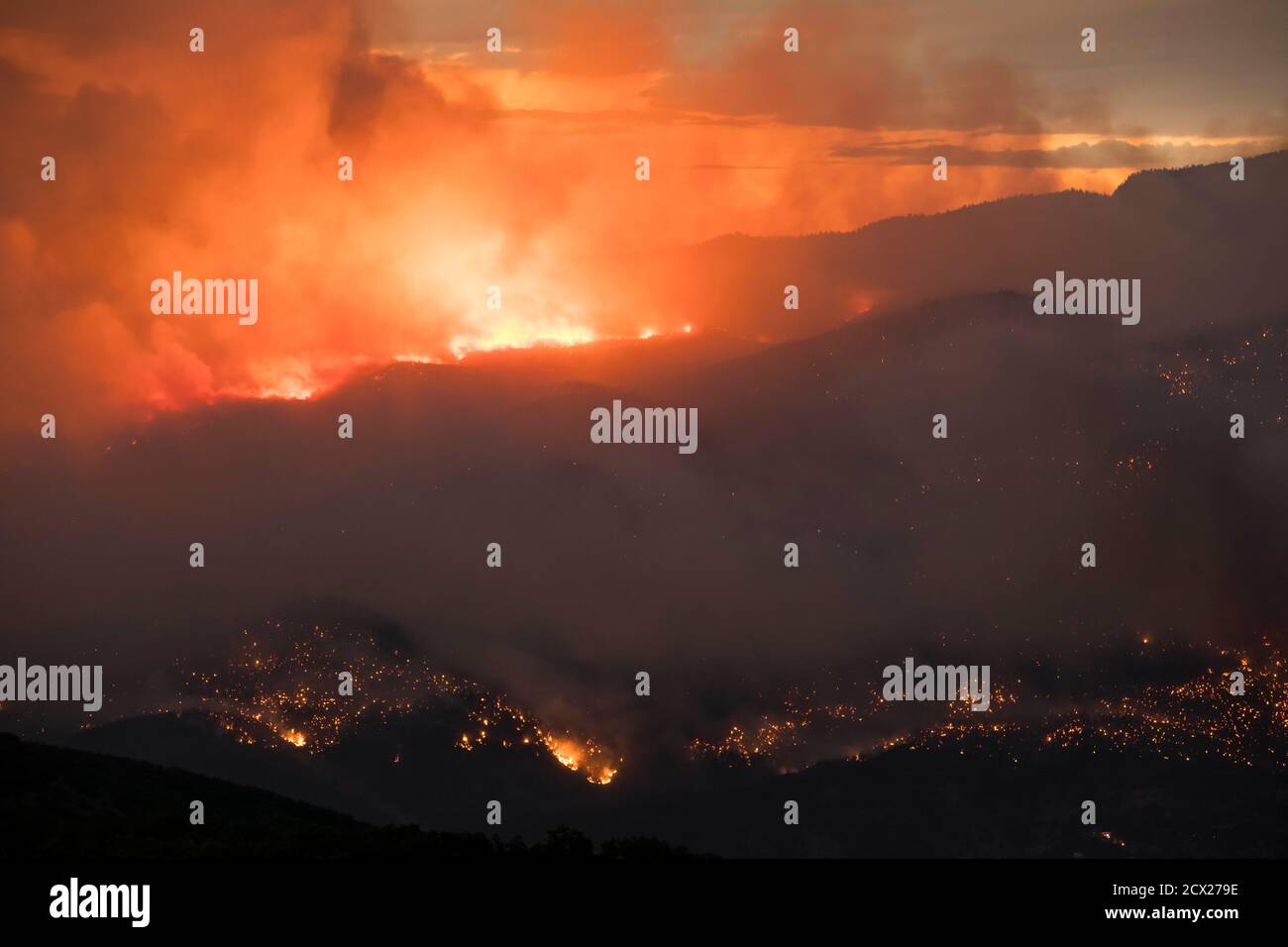Smoke emitting from wildfire hi-res stock photography and images - Alamy