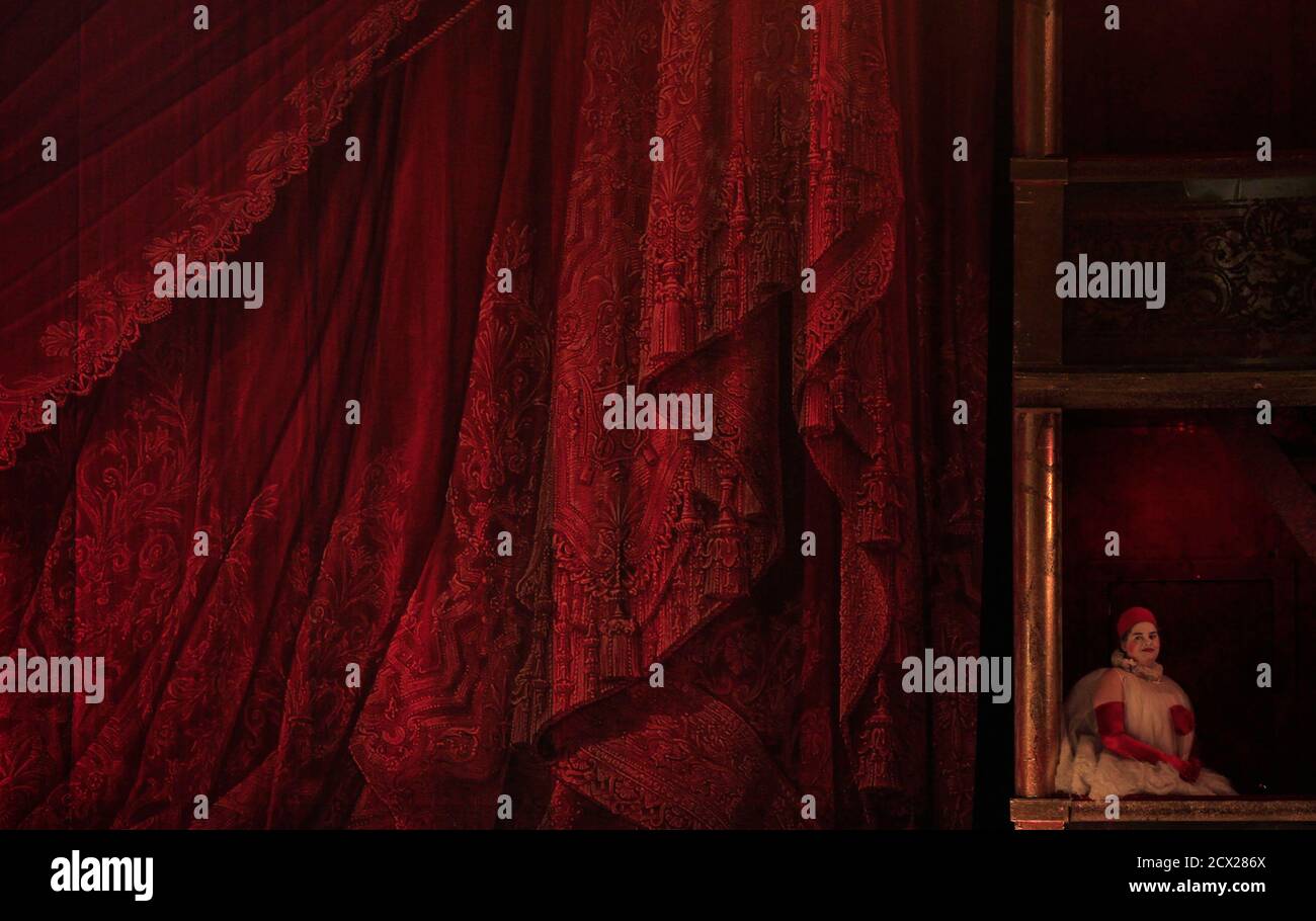 Thais opera hi-res stock photography and images - Alamy