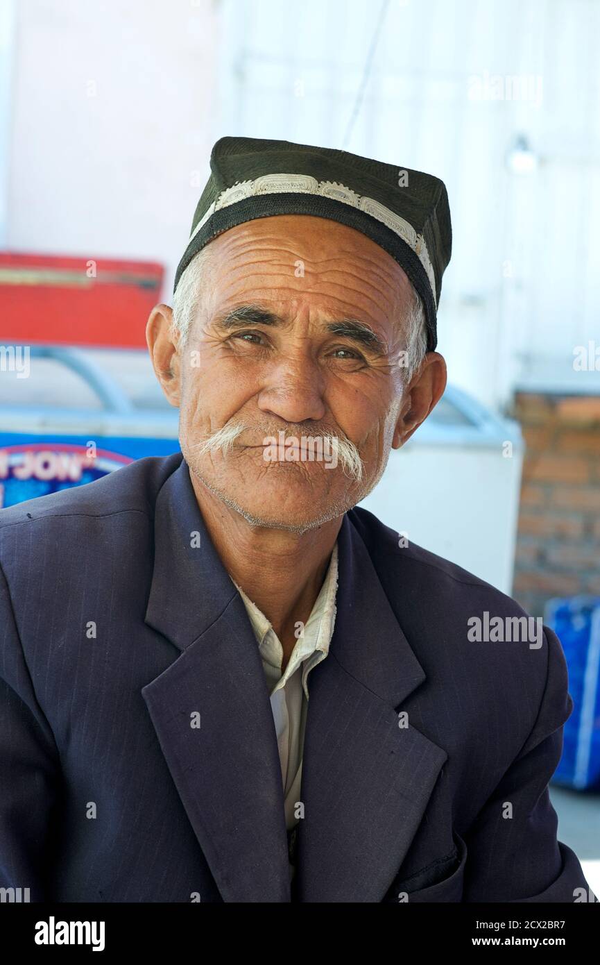 Uzbeki man in distinctive Uzbeki attire, Urgut market, Samarkand ...