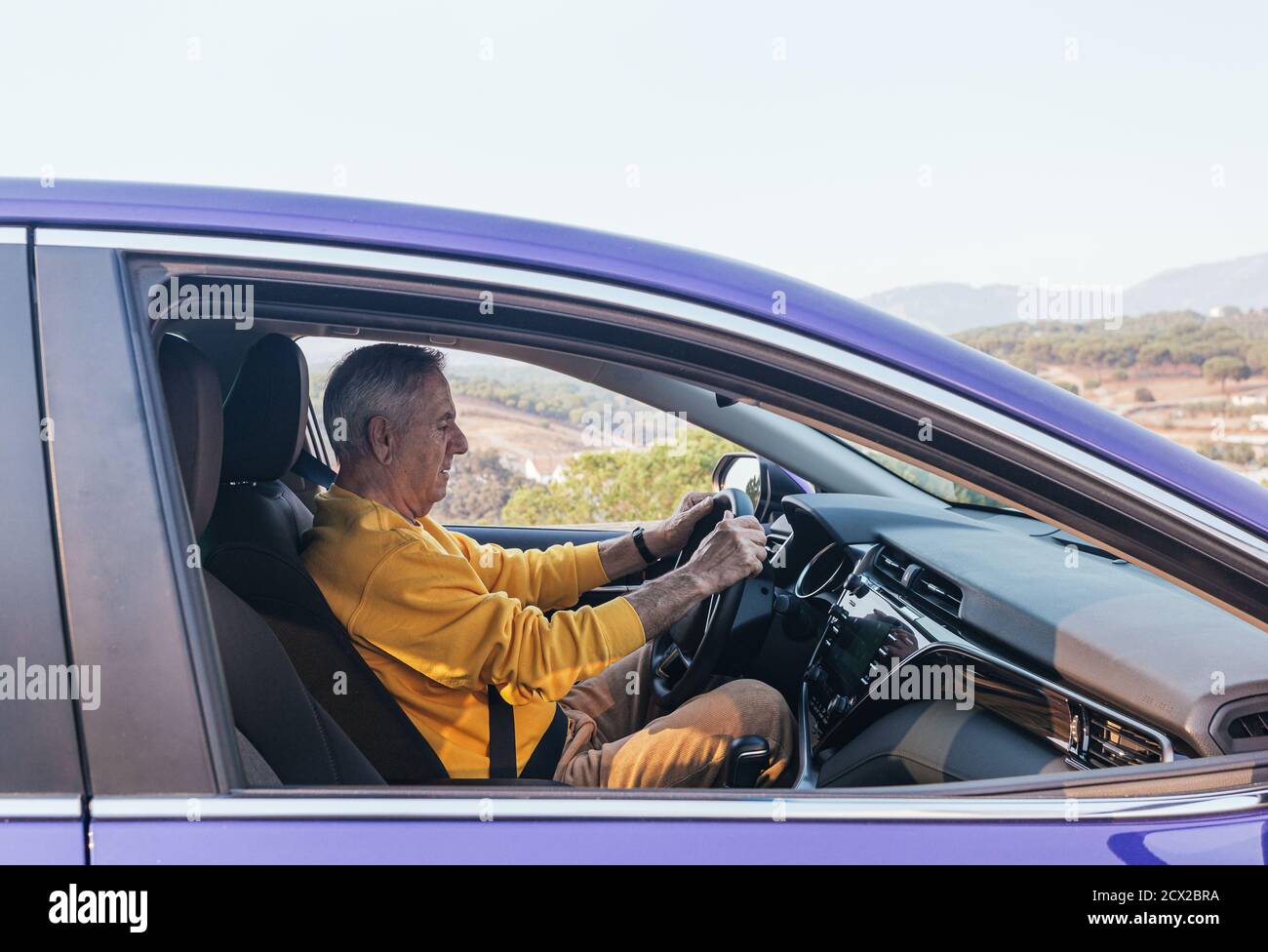 Vehicle driving countryside tourist hi-res stock photography and images ...