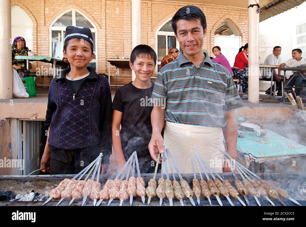 Shashlikk kebab stall at Urgut market, Samarkand, Uzbekistan Stock ...