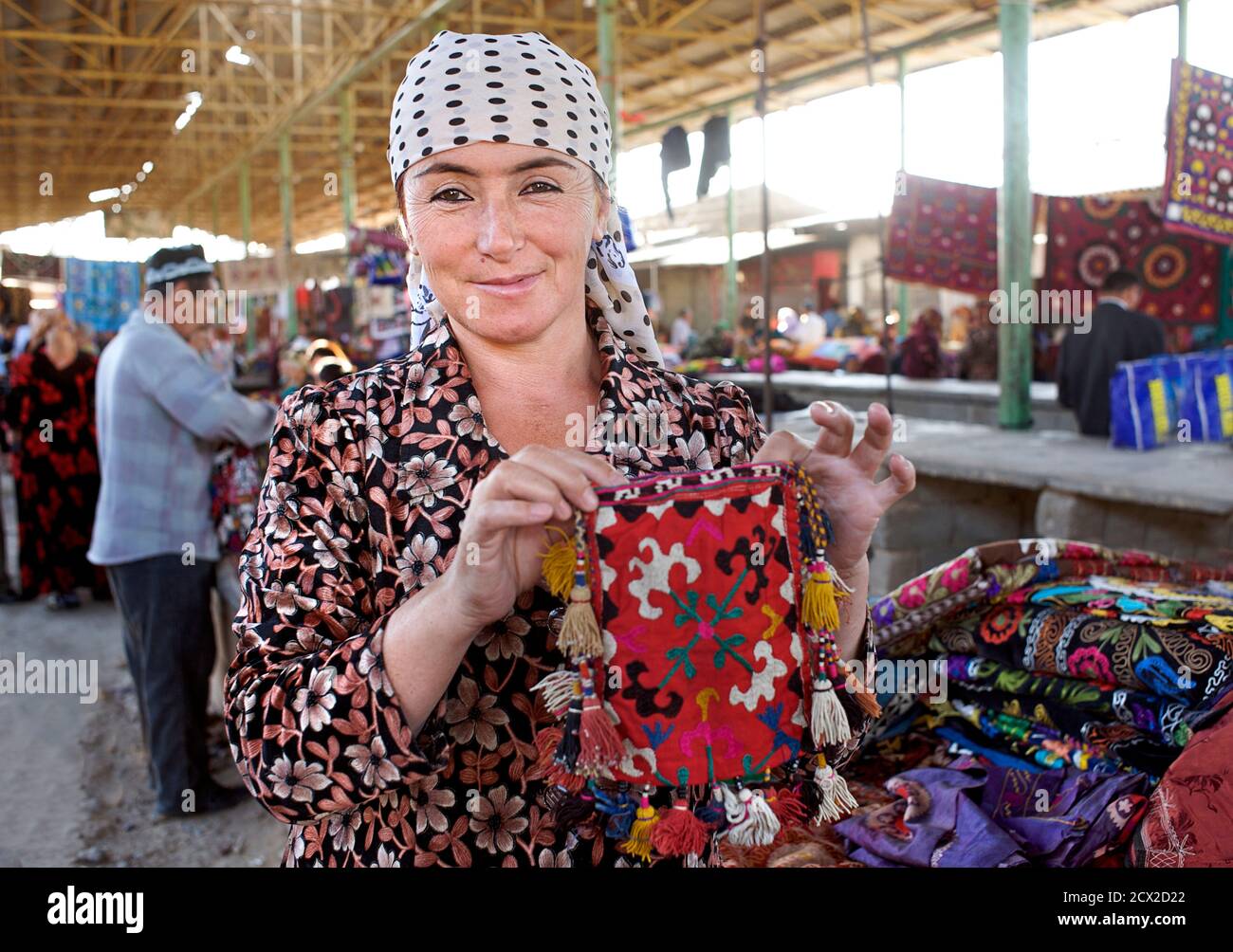 Textile vendor, Urgut market, Samarkand, Uzbekistan Stock Photo - Alamy