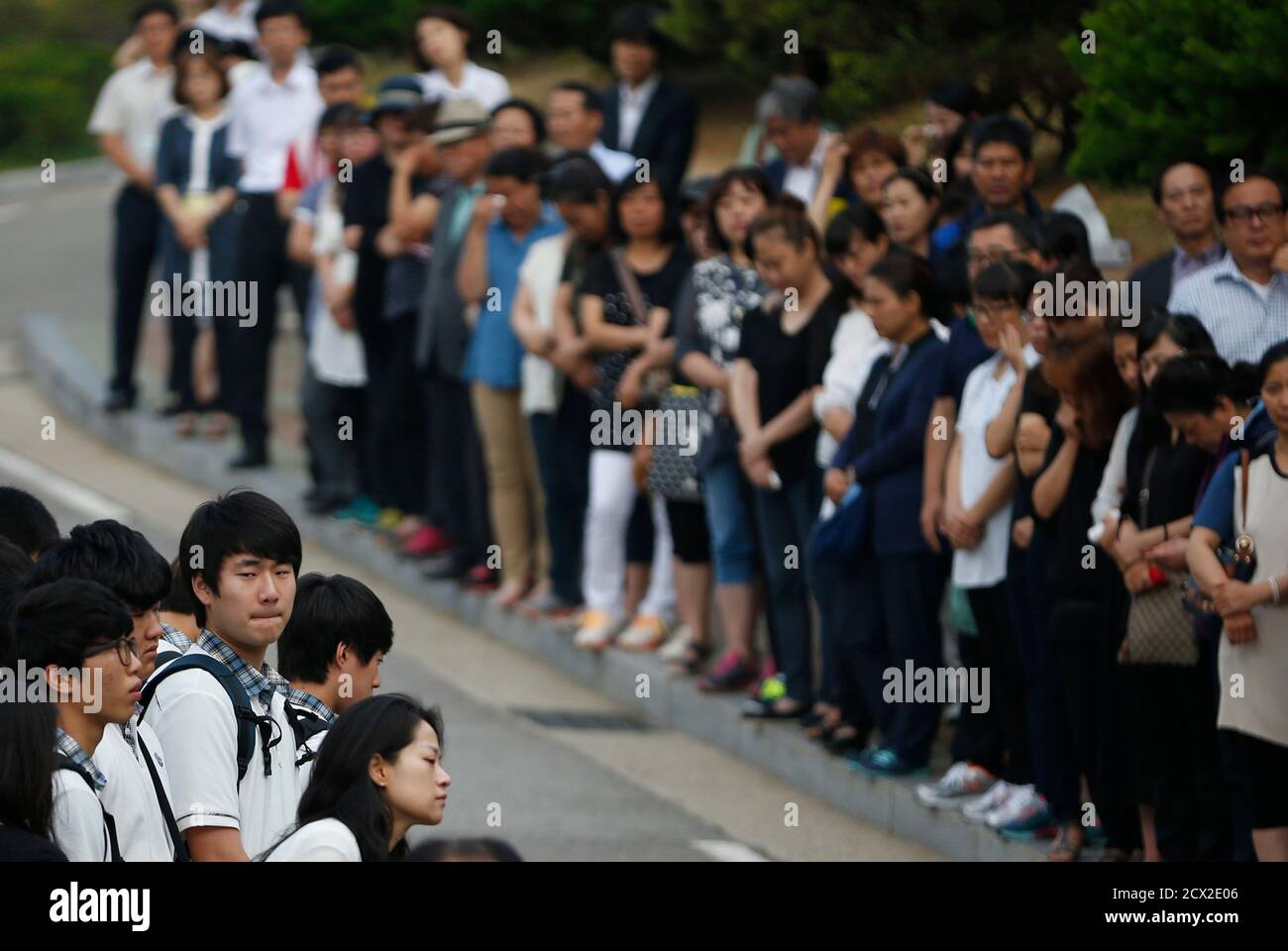 School children outside gates hi-res stock photography and images - Alamy