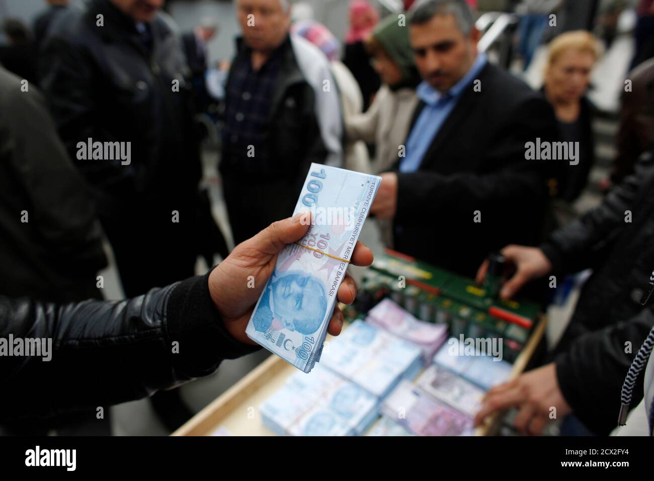 100 turkish lira hi-res stock photography and images - Alamy