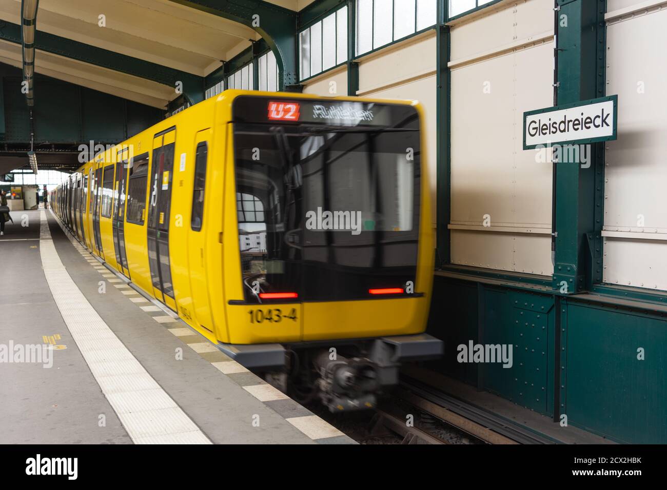 Train station underground passage hi-res stock photography and images ...