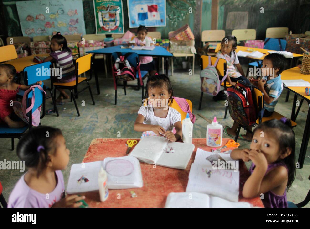 Indigenous students in classroom hi-res stock photography and images ...