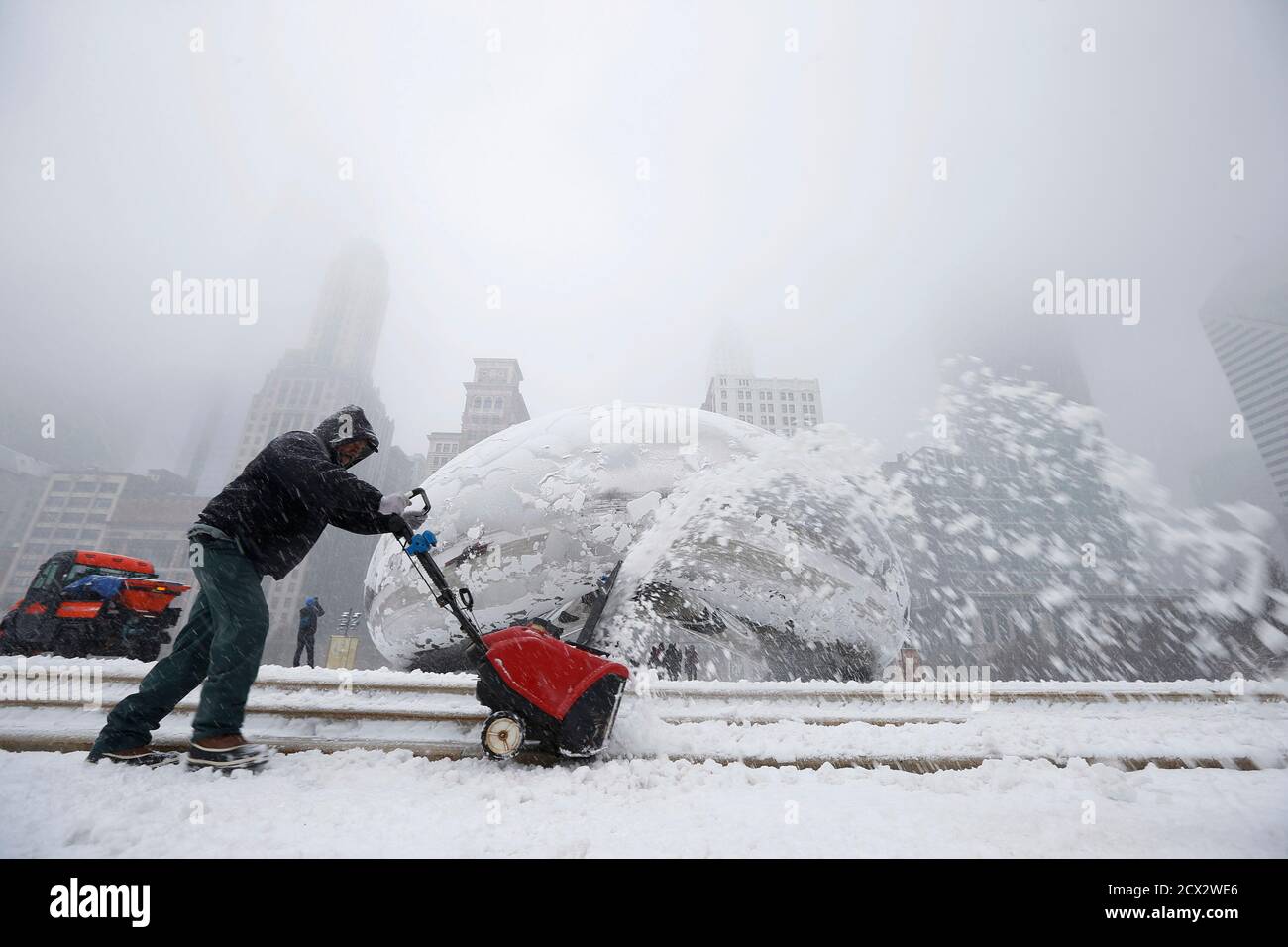 Cloud gate sculpture clean hi-res stock photography and images - Alamy