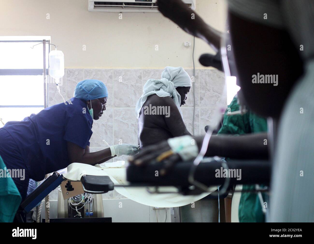 Spinal anesthesia hi-res stock photography and images - Alamy