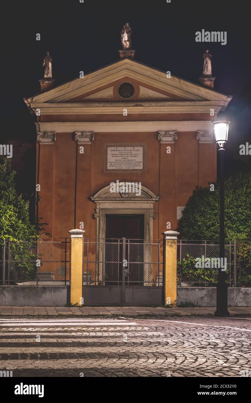 Chiesa parochiale hi-res stock photography and images - Alamy