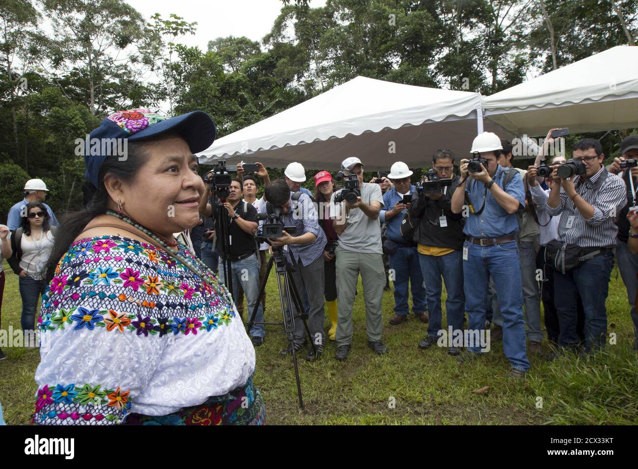 Rigoberta menchu nobel prize hi-res stock photography and images - Alamy