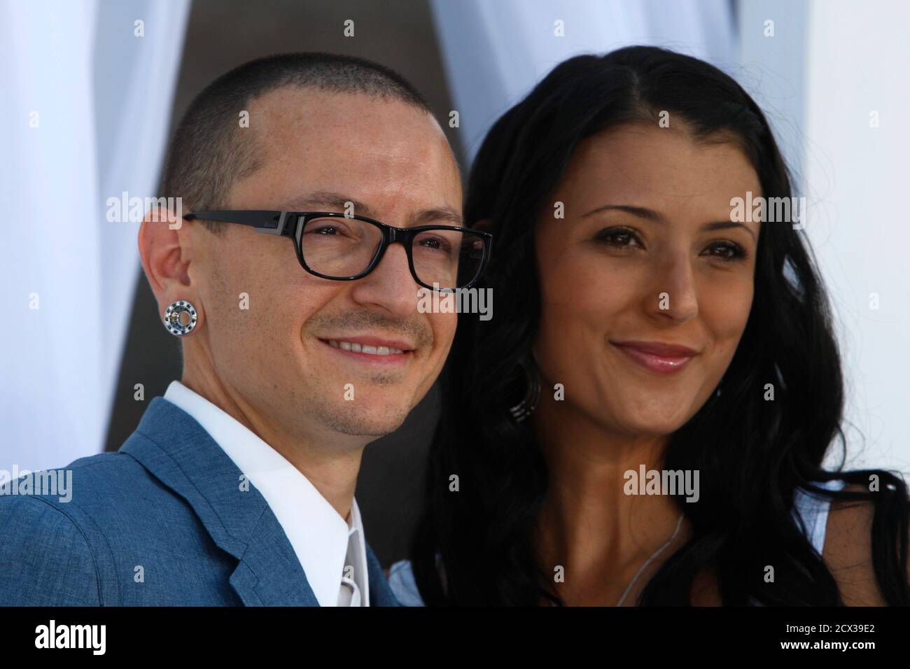 Chester bennington wife hi-res stock photography and images - Alamy