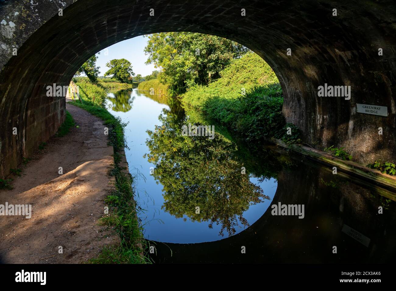English bridge reflected in hi-res stock photography and images - Alamy