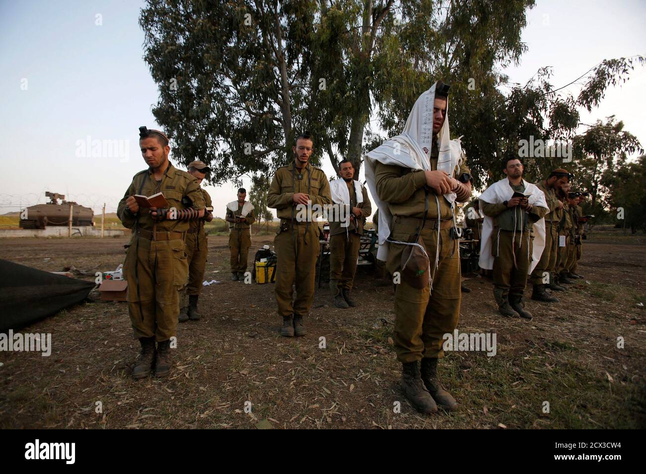 Israeli soldiers from golani brigade hi-res stock photography and ...