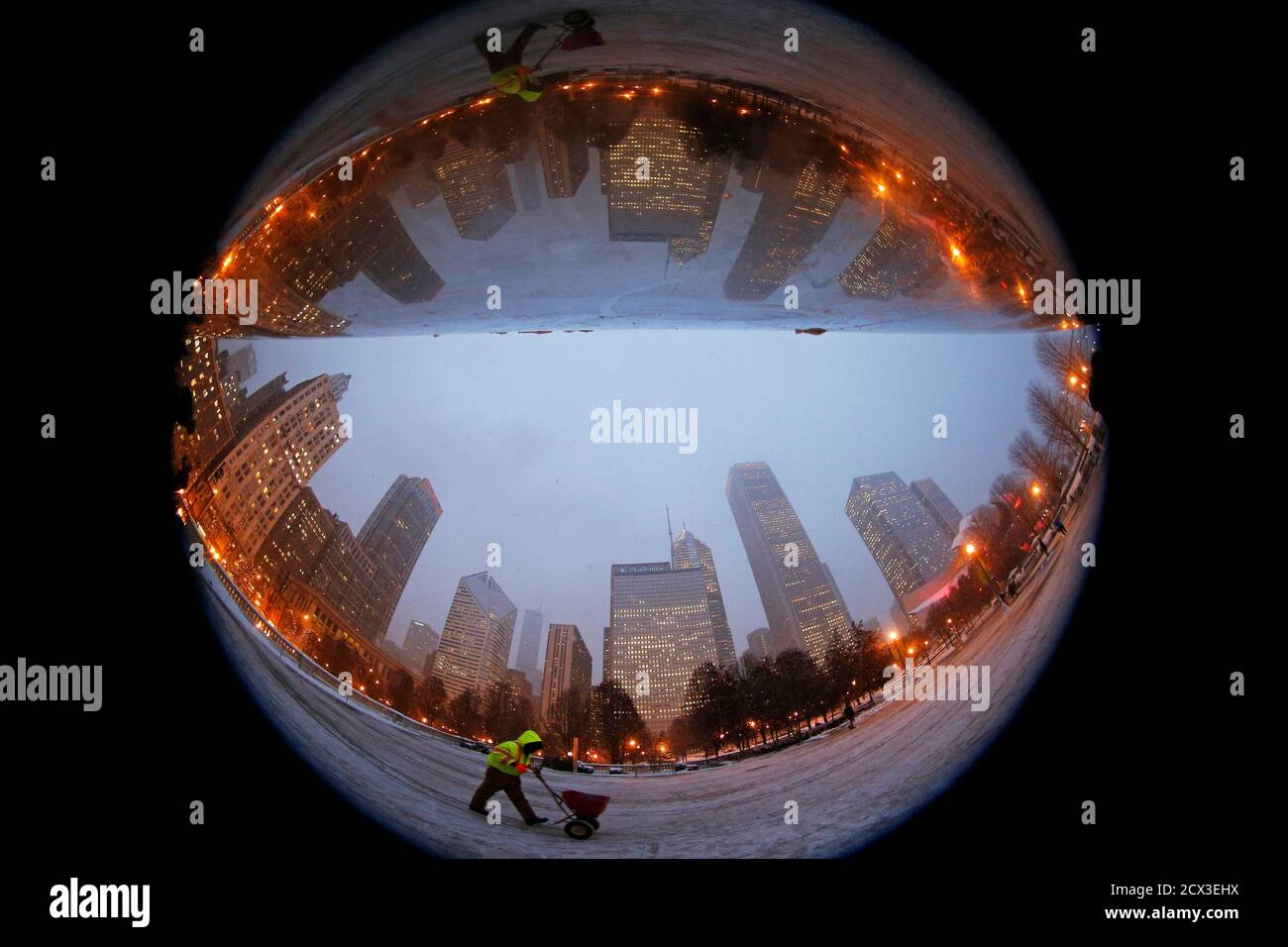 Chicago cloud gate snow hi-res stock photography and images - Alamy