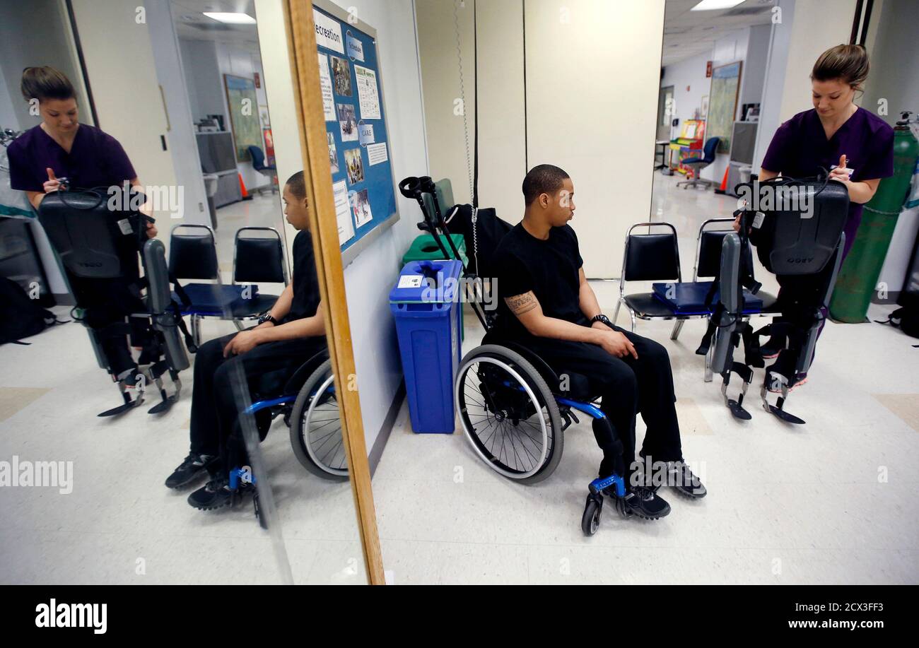 Electric wheelchair in the city hi-res stock photography and images - Alamy