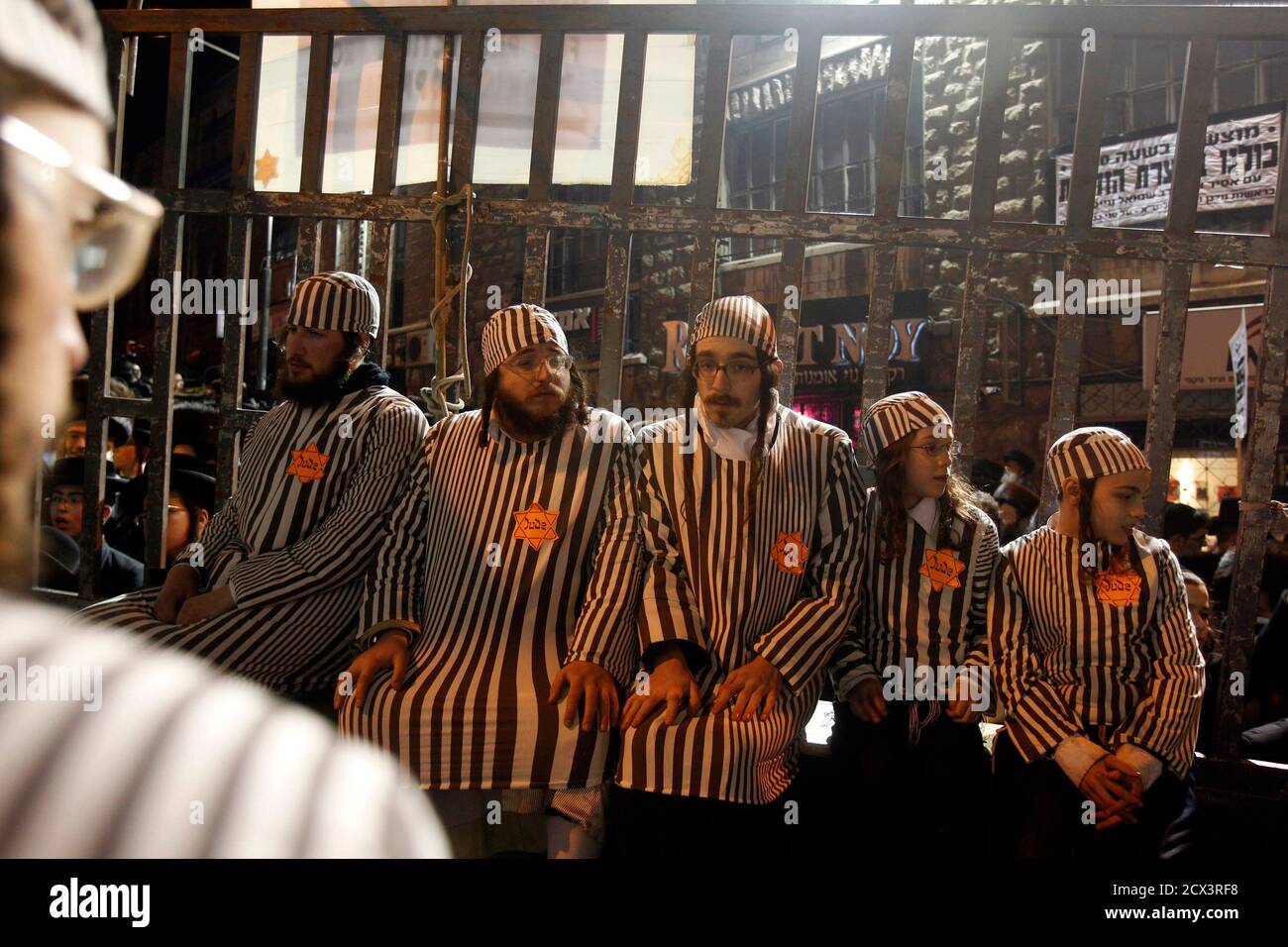 Wearing uniforms hi-res stock photography and images - Alamy