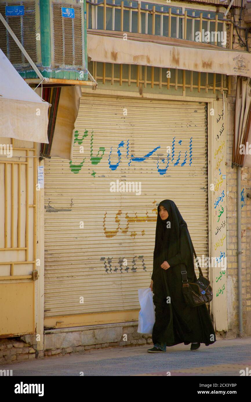 Iranian muslim woman in black chador, Yazd, Iran Stock Photo - Alamy