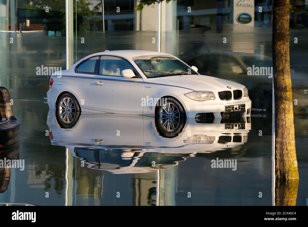 Bmw in floods hi-res stock photography and images - Alamy