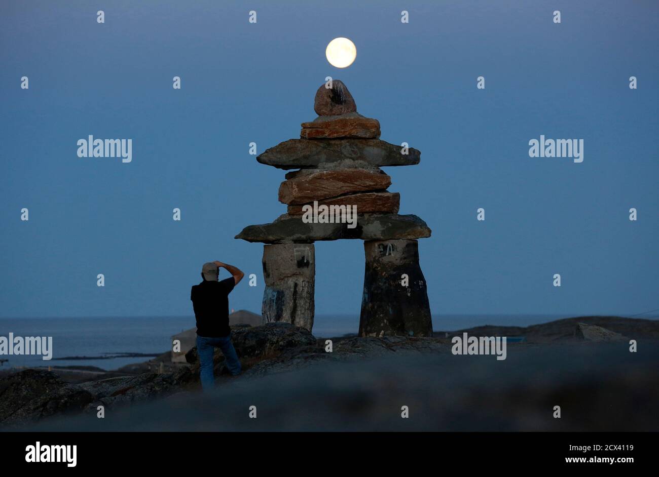 Inuit people canada inukshuk hi-res stock photography and images - Alamy